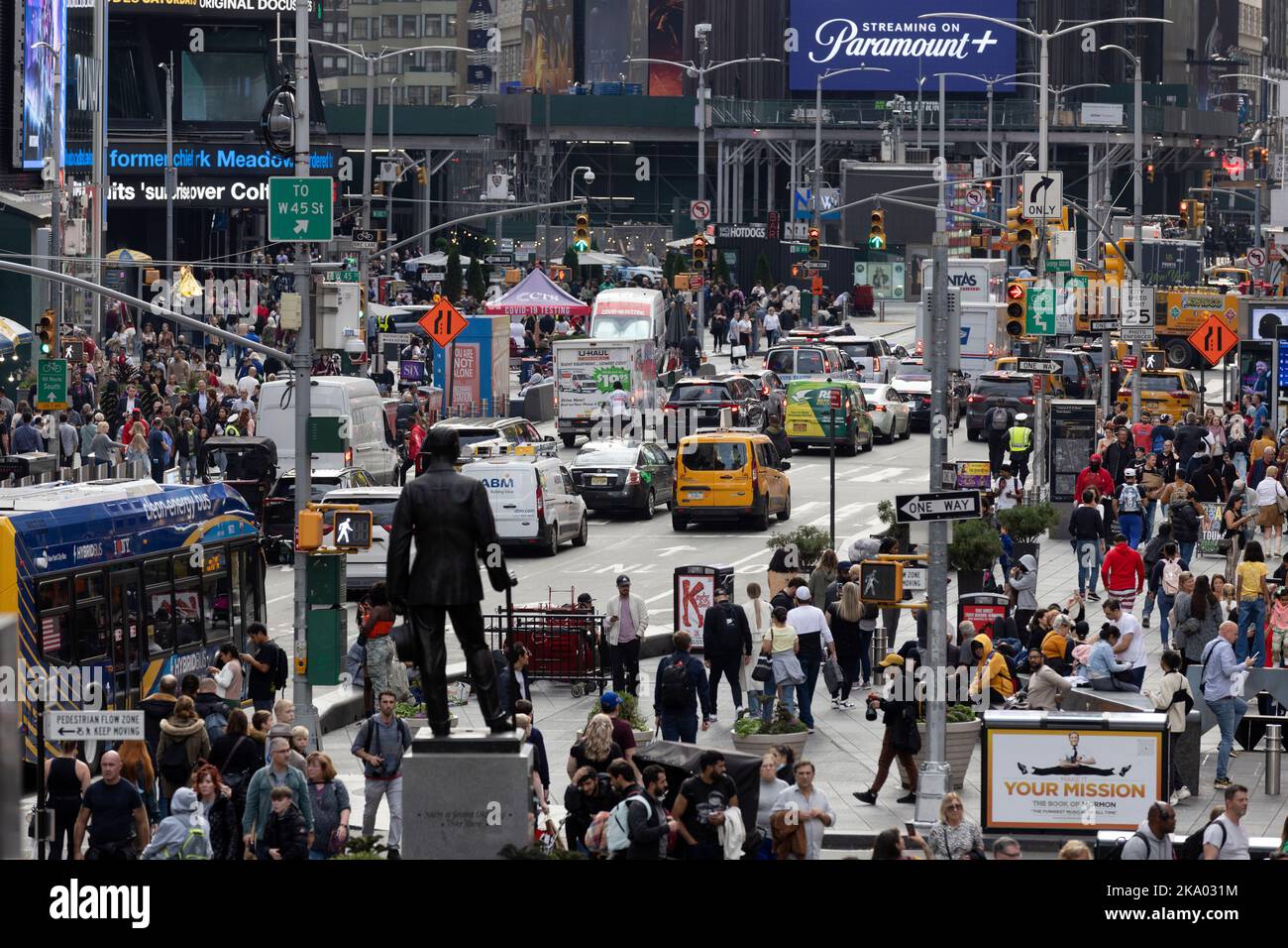 Crowded street scene, Times Square, Manhattan, New York Stock Photo - Alamy