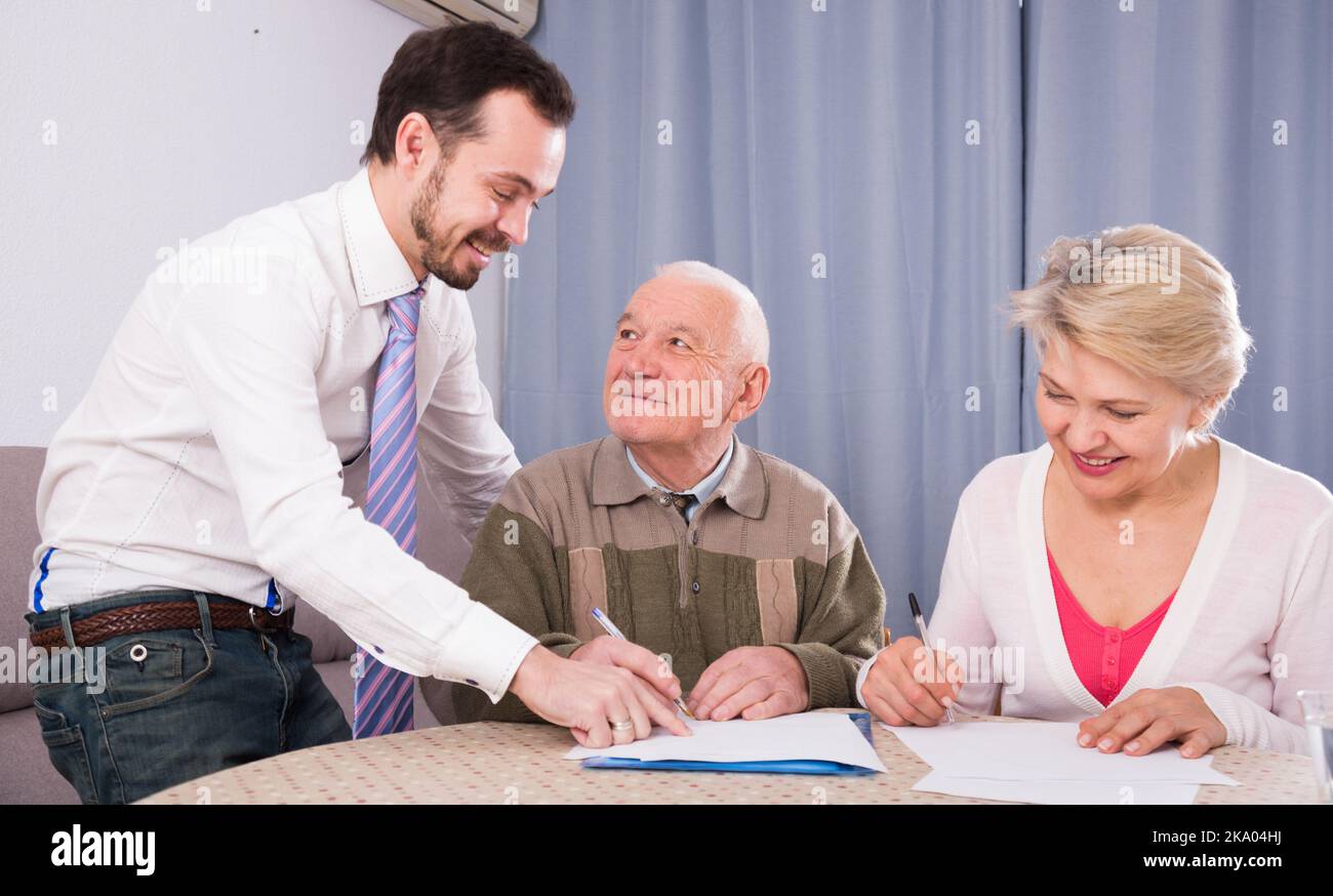 Couple signing agreement Stock Photo - Alamy