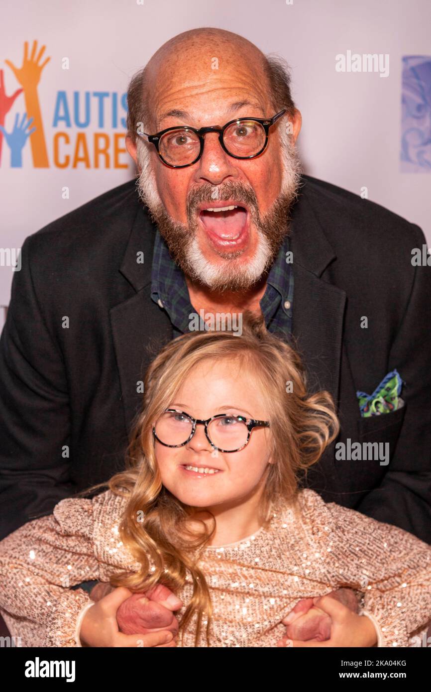 Woodland Hills, California, USA. 29th Oct, 2022. Fred Melamed, Mia ...