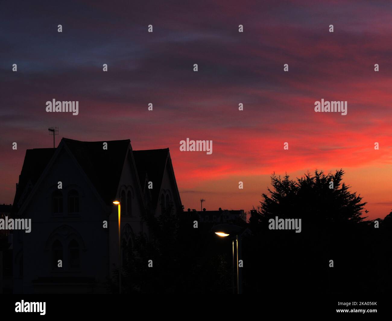 AJAXNETPHOTO. JULY, 2022. WORTHING, ENGLAND. - CRIMSON SKY - NORTHERN ...