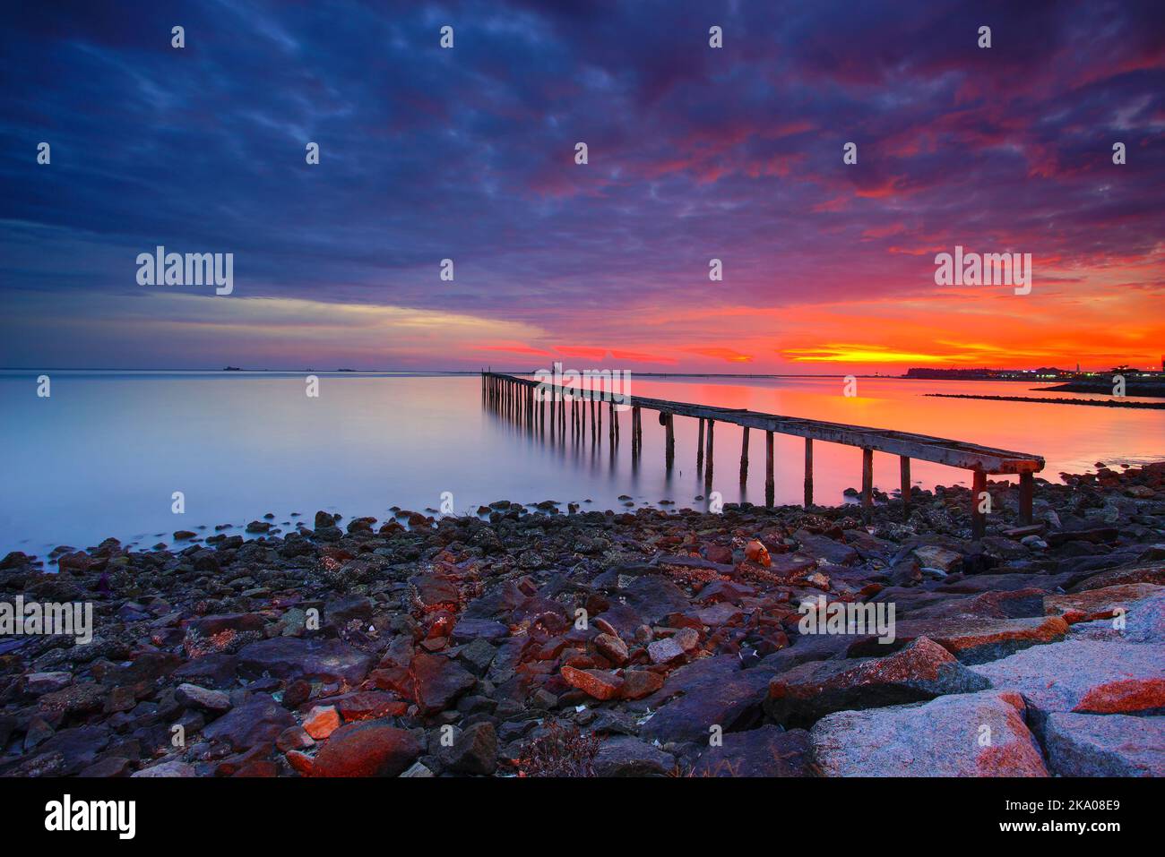 Beautiful view cottage pier hi-res stock photography and images - Alamy