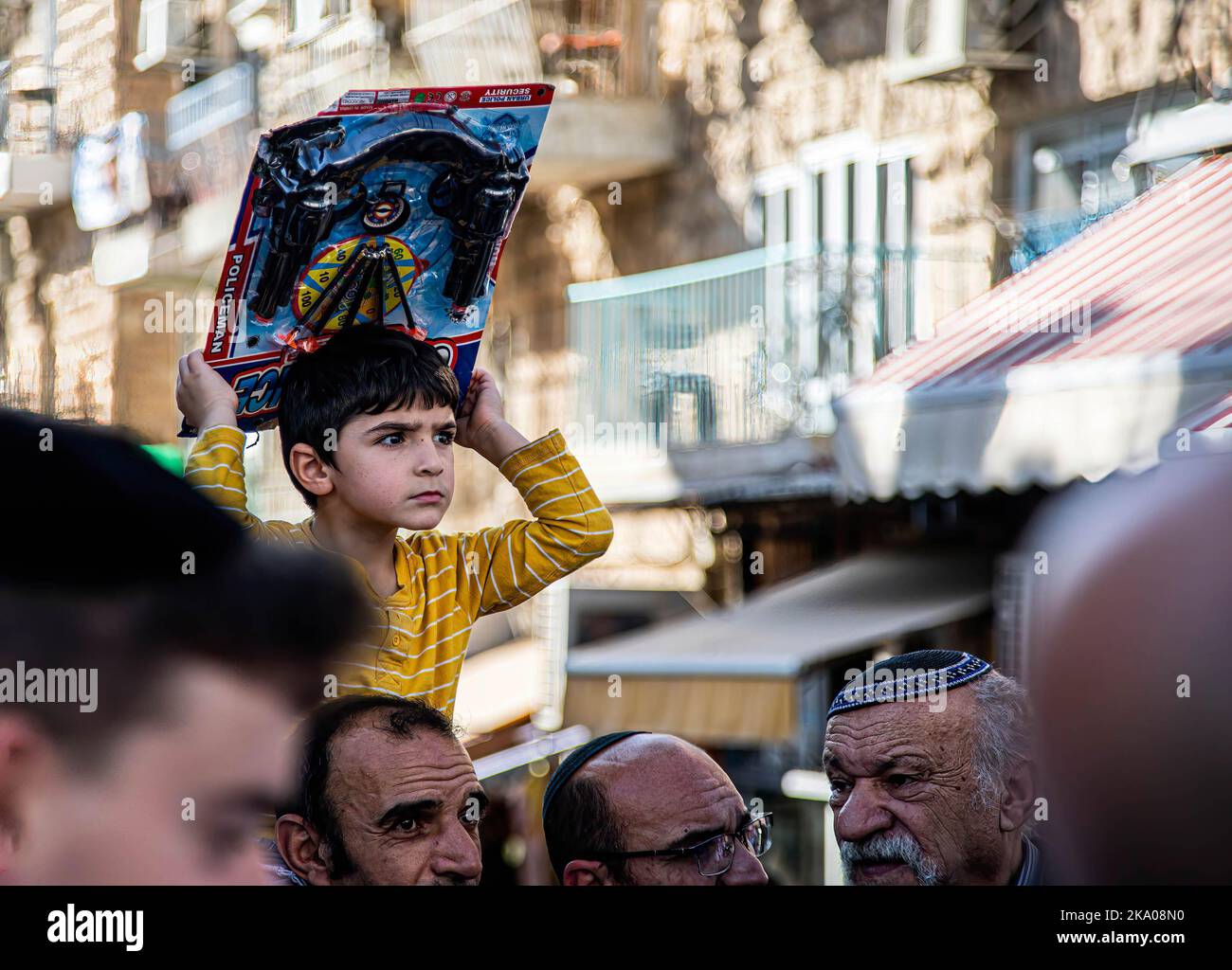 Jerusalem, Israel. 28th Oct, 2022. An Israeli child looks at Itamar Ben ...