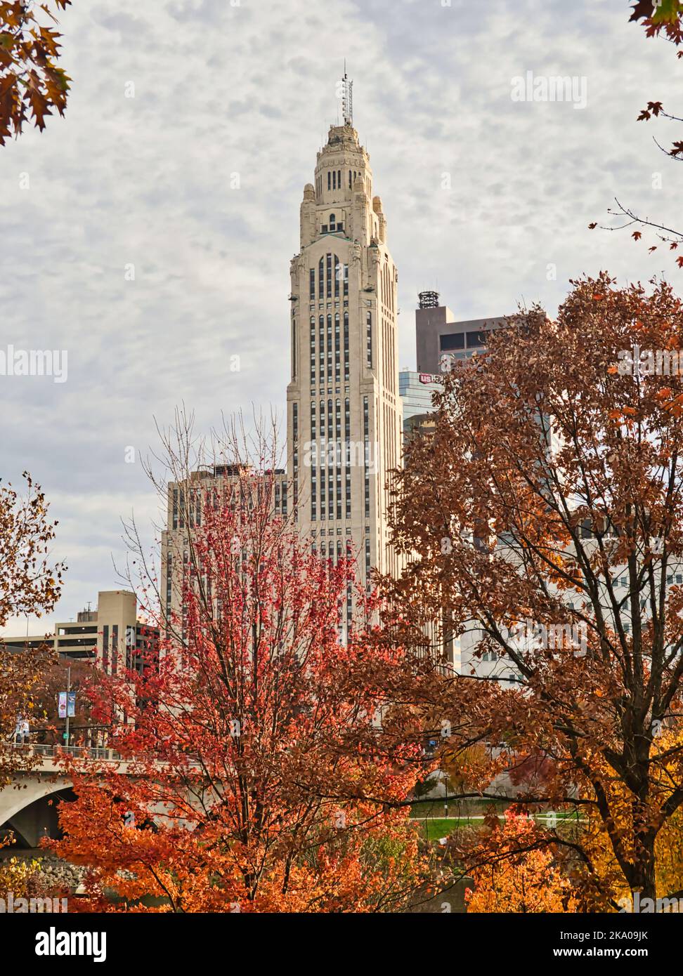 Hotel LeVeque aka the LeVeque tower in Columbus Ohio in the fall Stock ...