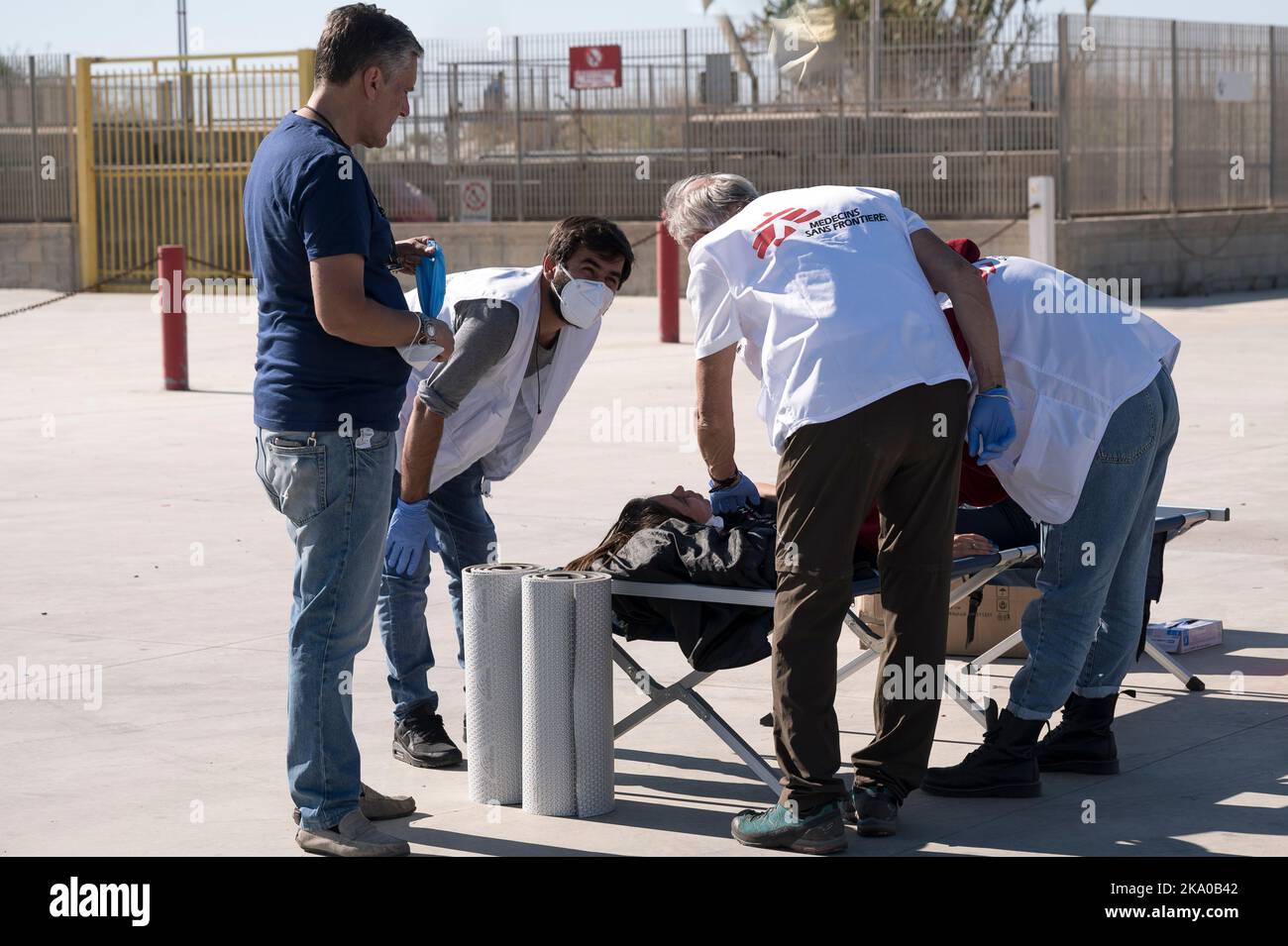 Cross borders check hi-res stock photography and images - Alamy