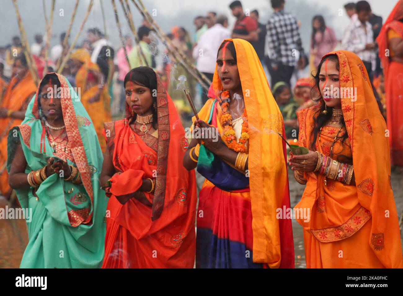 Noida, India. 30th Oct, 2022. Female Hindu devotees gather to take part ...