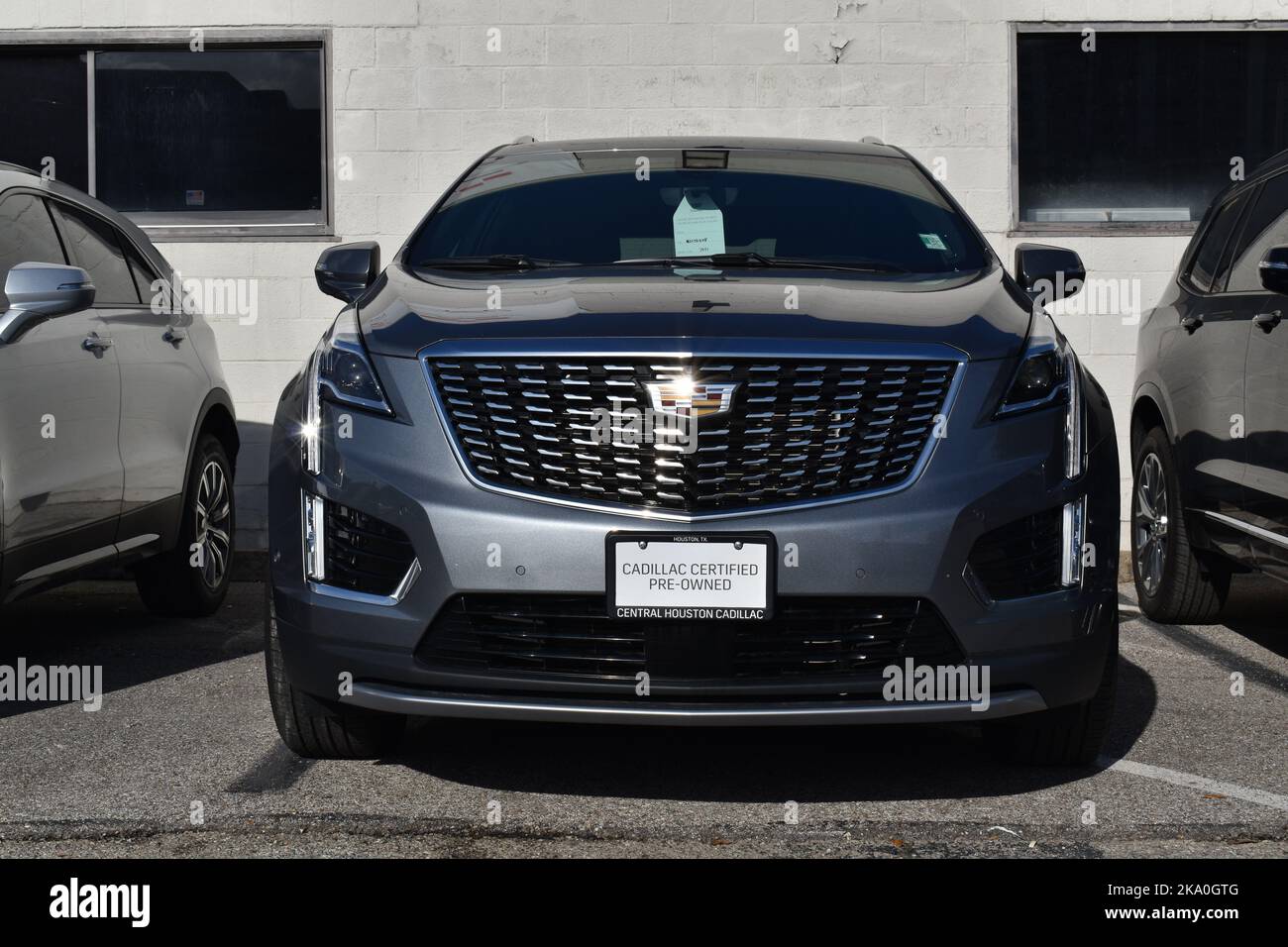 Cadillac escalade car hi-res stock photography and images - Alamy