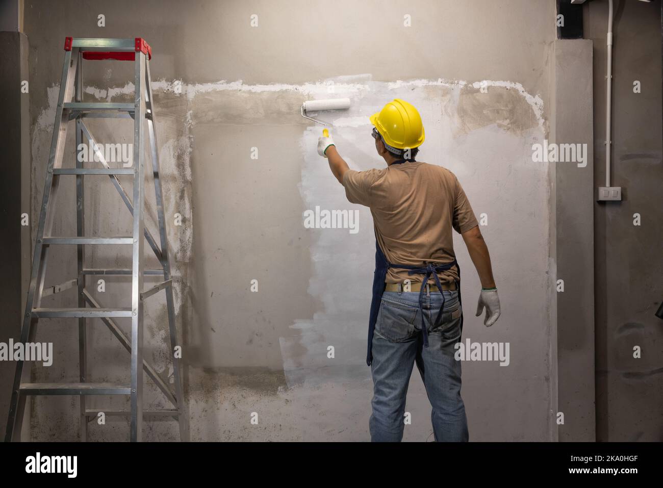 Prime oil based primer on old concrete wall before applying the main ... Prime oil based primer on old concrete wall before applying the main ...
