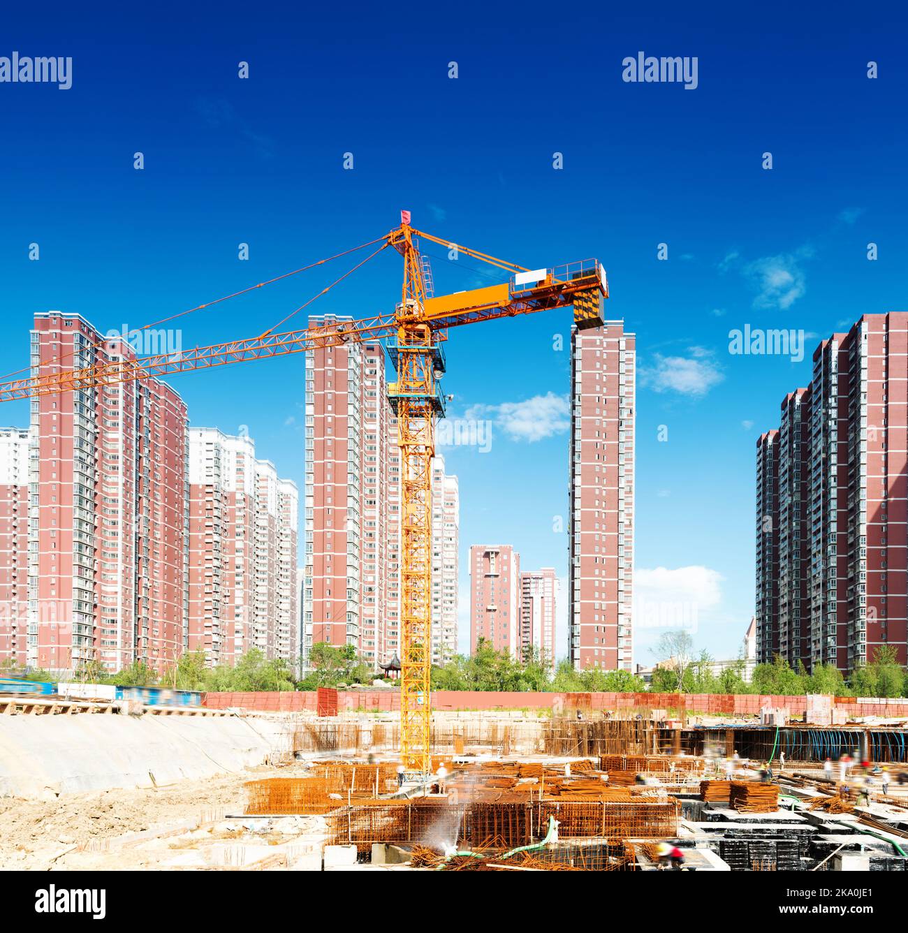 building under construction with workers Stock Photo - Alamy