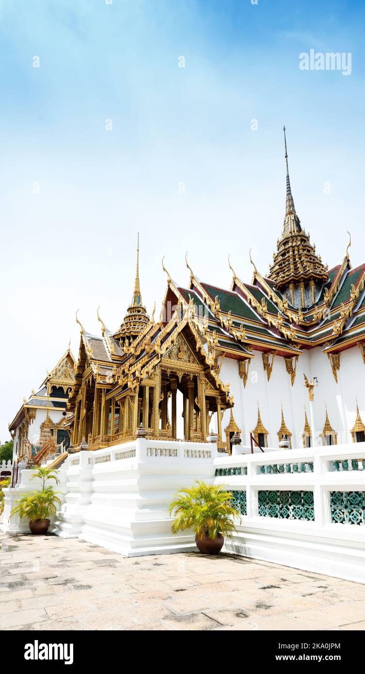 Grand temple doors hi-res stock photography and images - Alamy