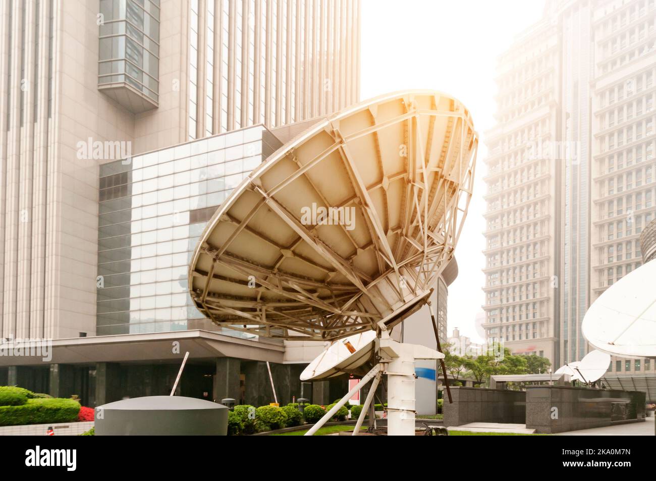 Dish antennas hi-res stock photography and images - Alamy