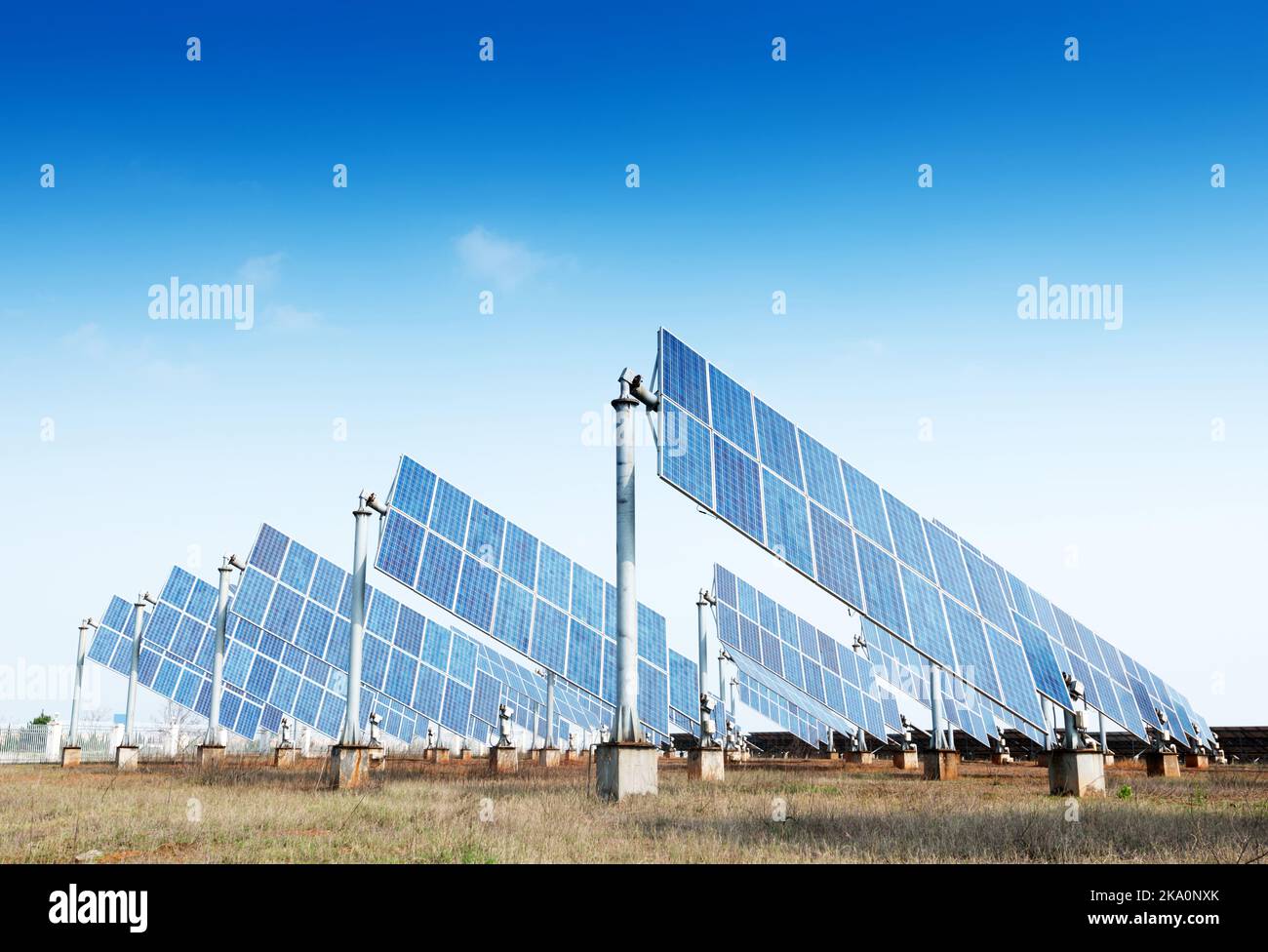 Solar panels - tracking system Stock Photo - Alamy