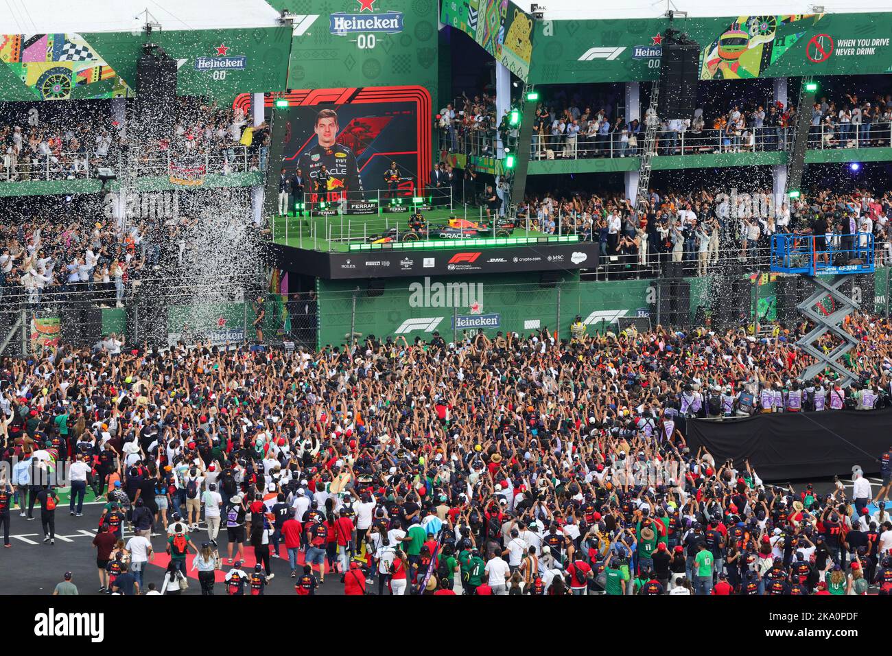 VERSTAPPEN Max (ned), Red Bull Racing RB18, portrait HAMILTON Lewis ...
