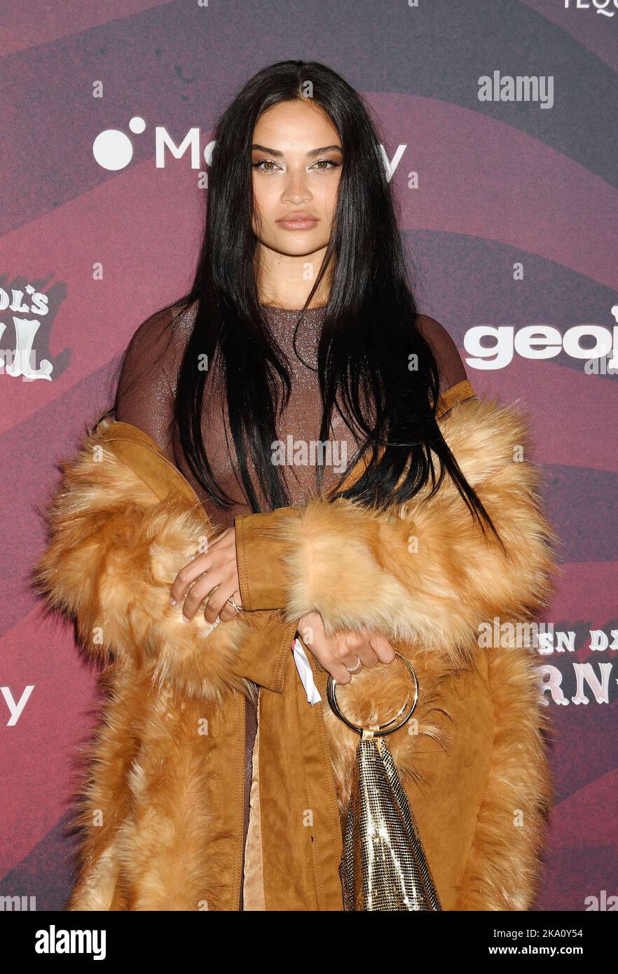 LOS ANGELES, CA - OCTOBER 29: Fashion Model Shanina Shaik attends the ...