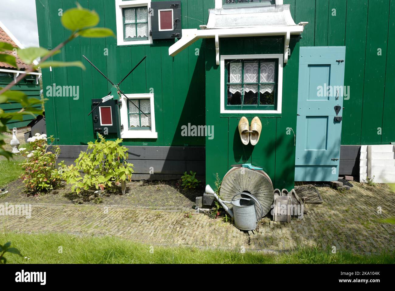 Red poppy by a door hi-res stock photography and images - Alamy