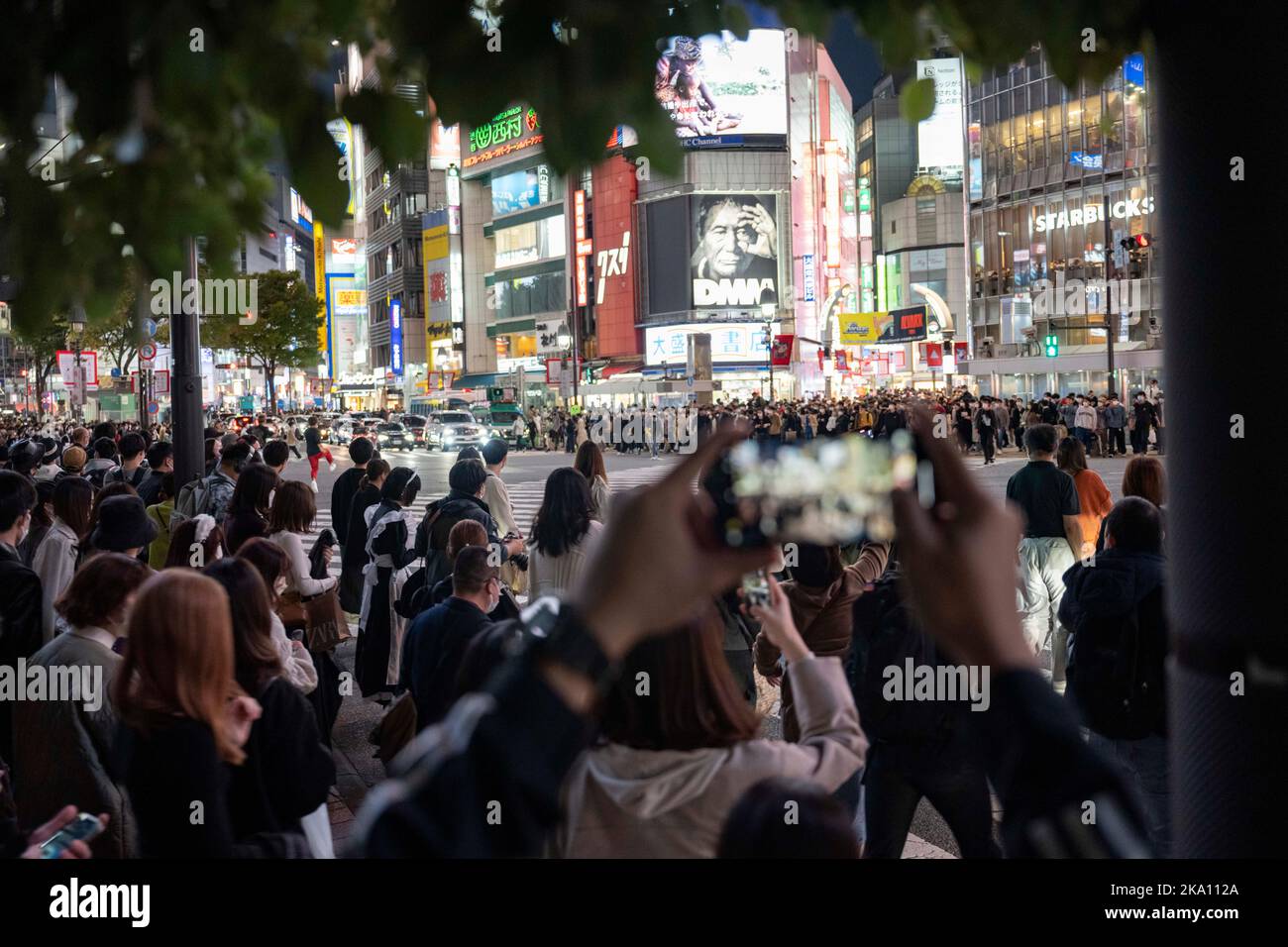 Tokyo, Japan. 30th Oct, 2022. Crowds gathered at the Shibuya Scramble ...