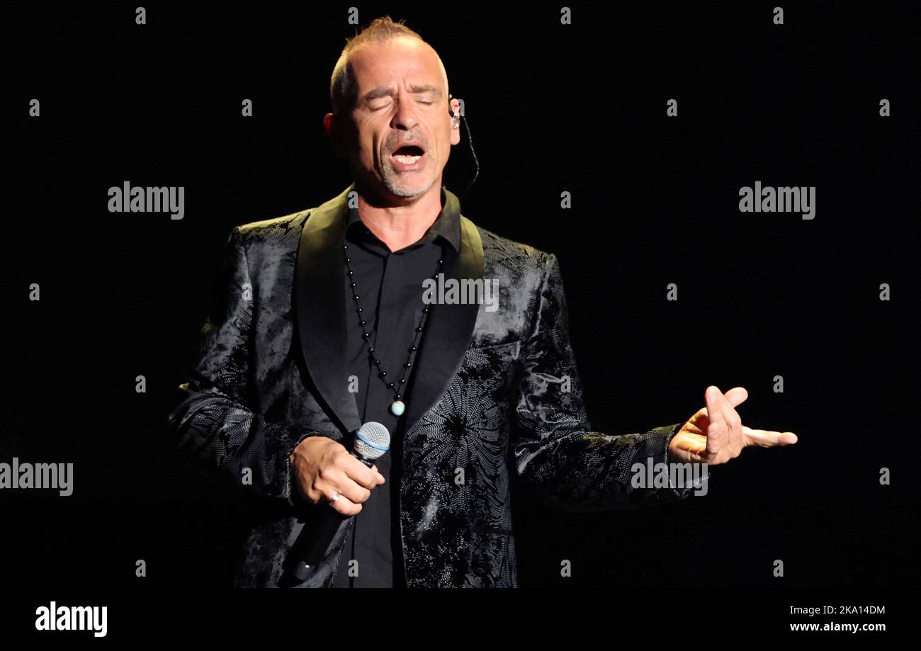 Eros ramazzotti tour hi-res stock photography and images - Alamy