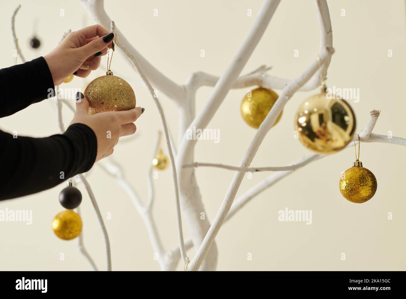 Golden christmas tree baubles hi-res stock photography and images - Alamy