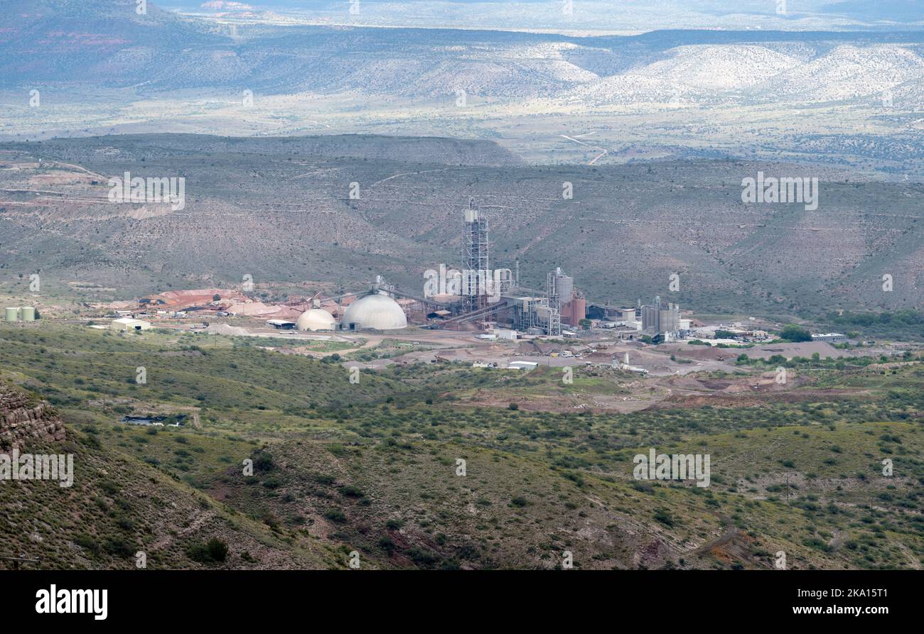 Arizona salt mine heavy equipment hi-res stock photography and images ...