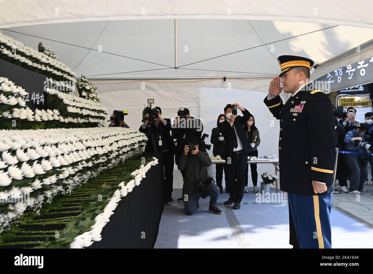 31st Oct, 2022. Paying tribute to Halloween stampede victims Loyd Brown ...