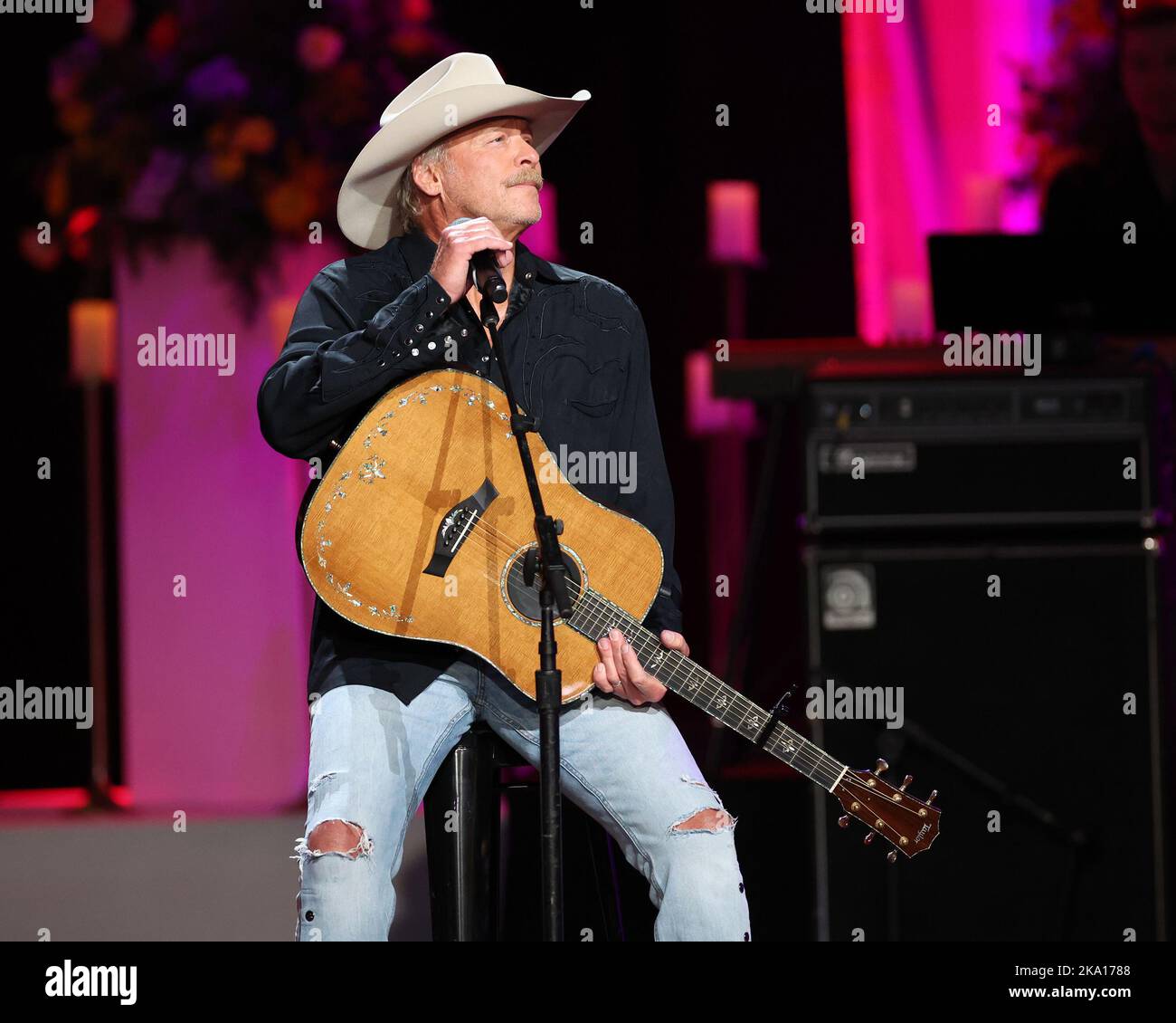 Alan Jackson at the Coal Miner’s Daughter - A Celebration of the Life ...