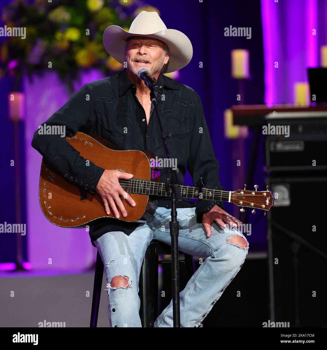 Alan Jackson at the Coal Miner’s Daughter - A Celebration of the Life ...