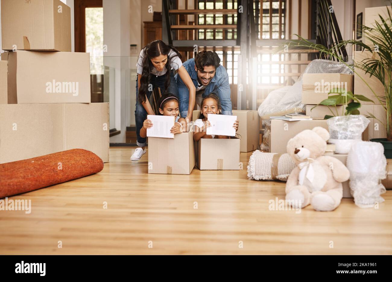 Group of people moving house hi-res stock photography and images - Alamy