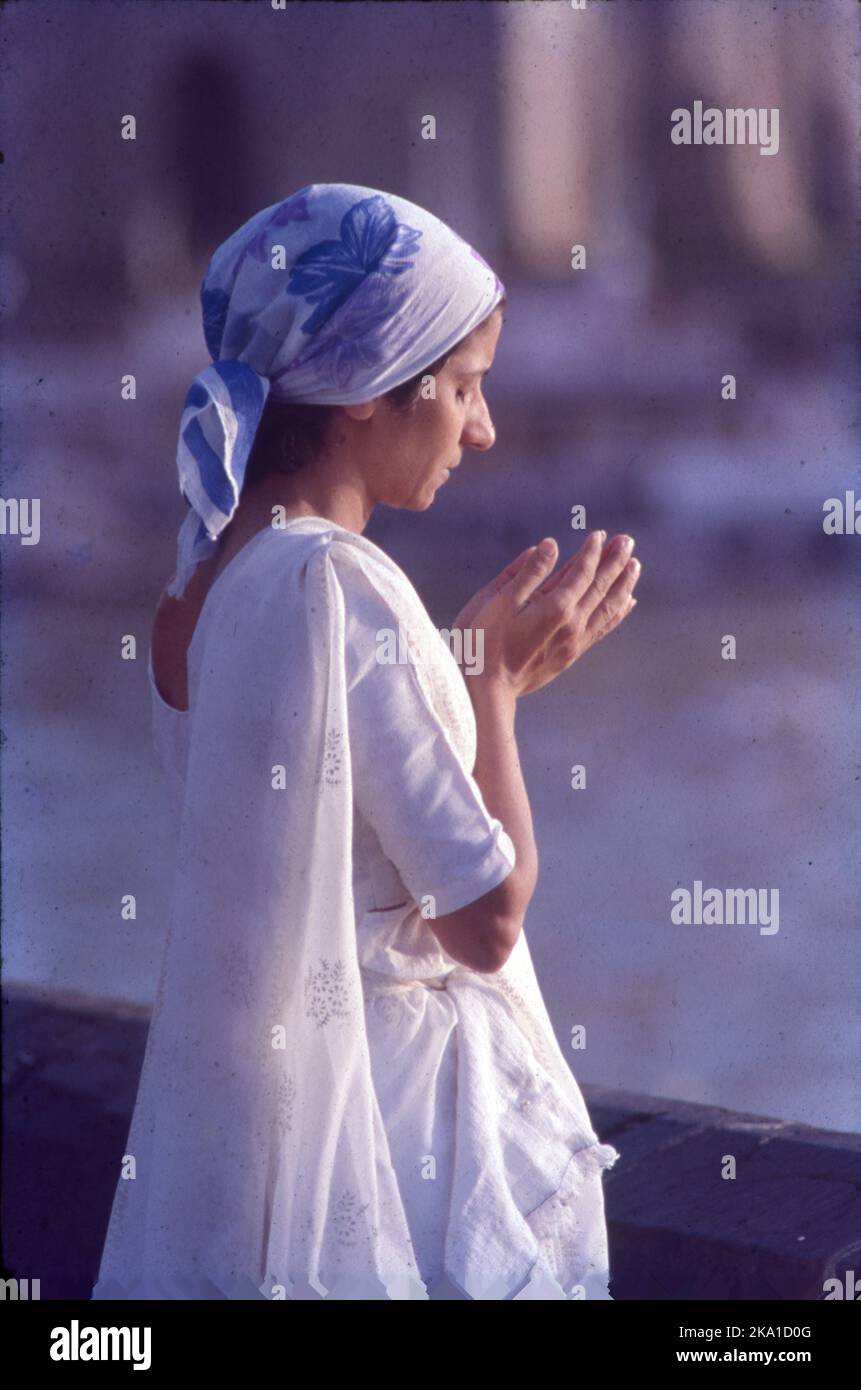 Parsi women hi-res stock photography and images - Alamy