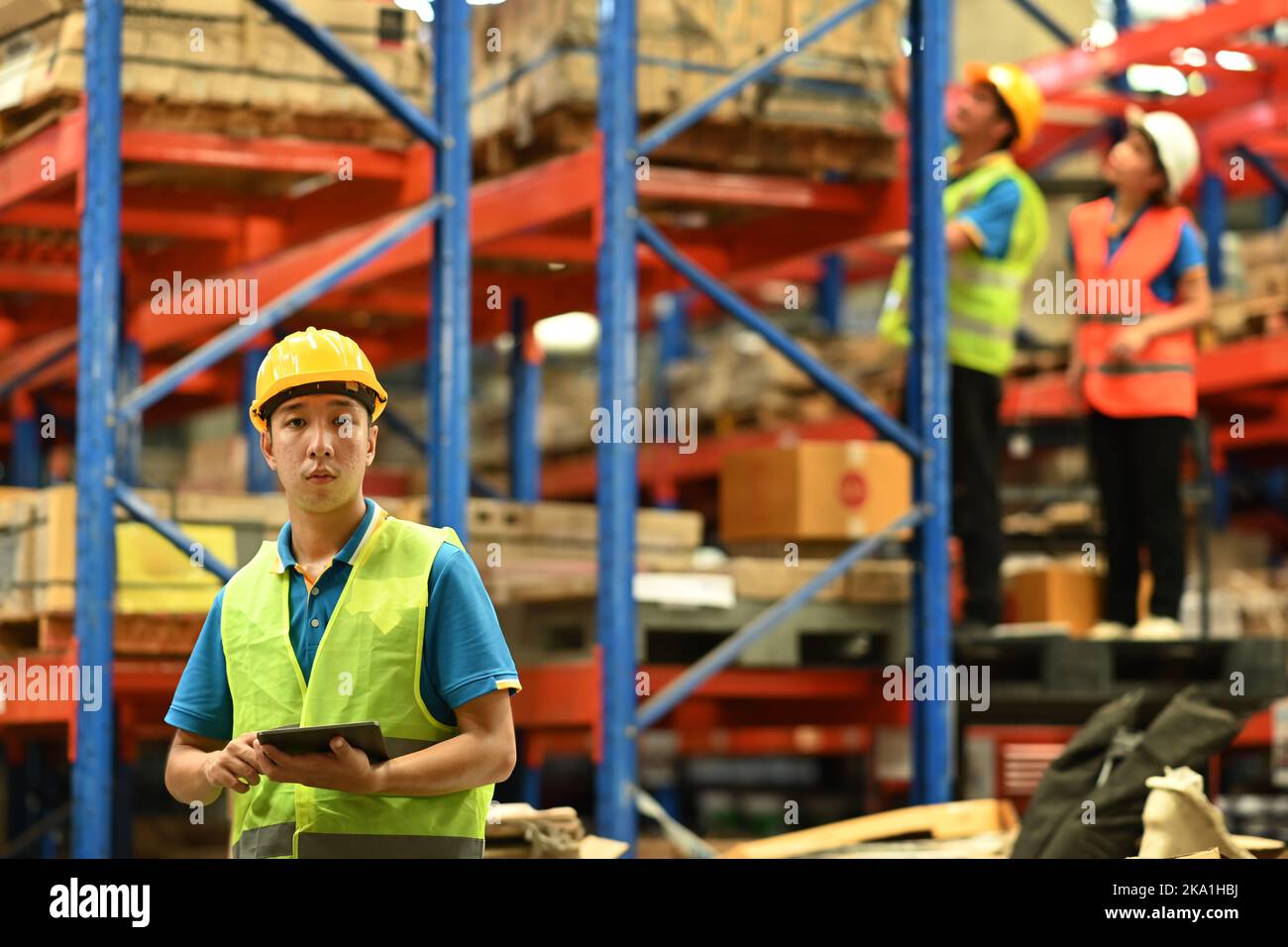 Male warehouse workers hi-res stock photography and images - Alamy