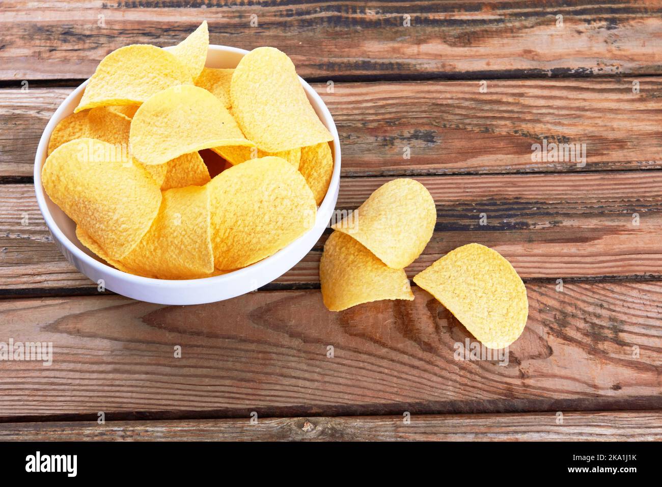 Potato chips on a wooden surface in a saucer Stock Photo - Alamy