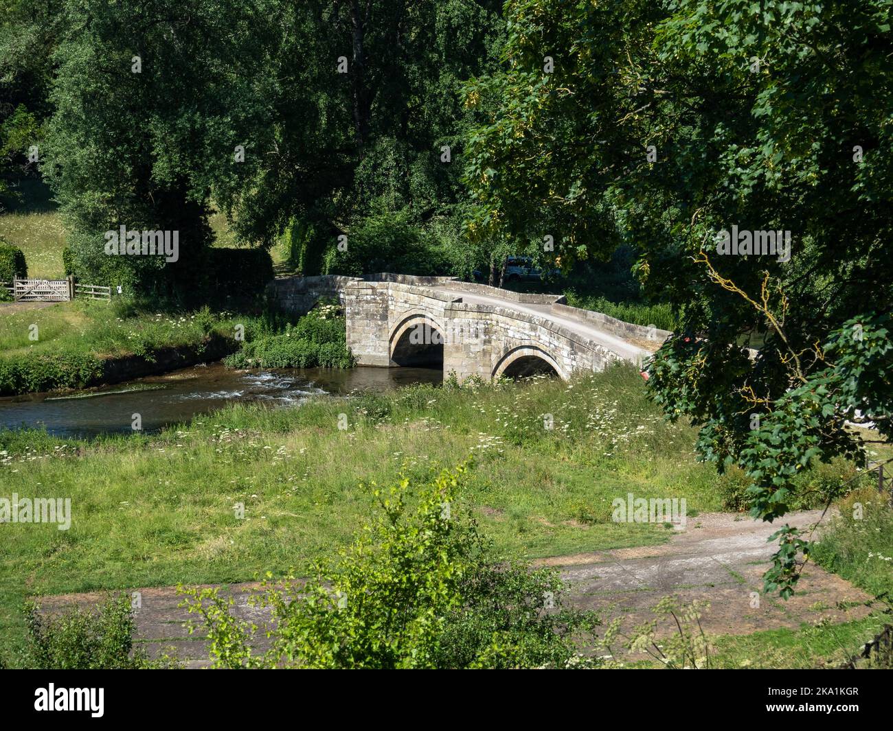 Old stone bridge over the River Wye leading to Haddon Hall, Bakewell ...