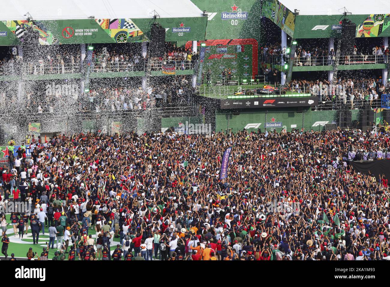 VERSTAPPEN Max (ned), Red Bull Racing RB18, portrait HAMILTON Lewis ...