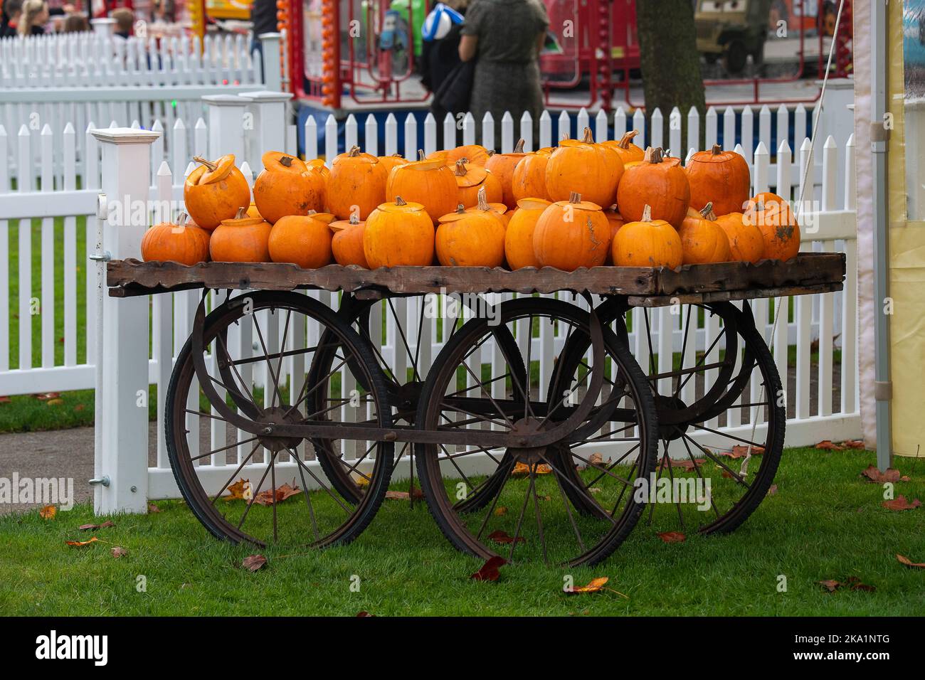 Ascot, Berkshire, UK. 29th October, 2022. Children enjoying pumpkin ...