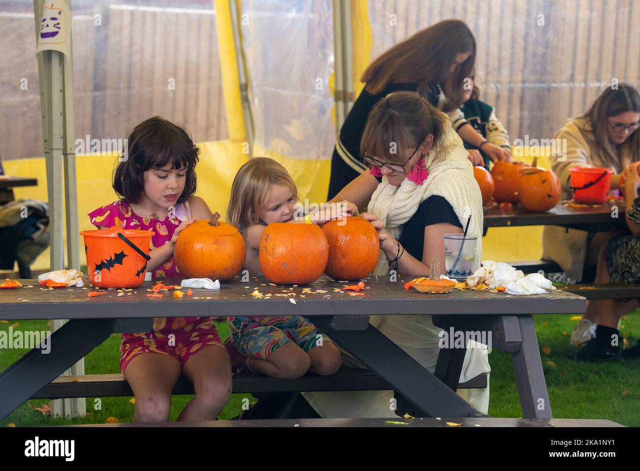 Ascot, Berkshire, UK. 29th October, 2022. Children enjoying pumpkin ...