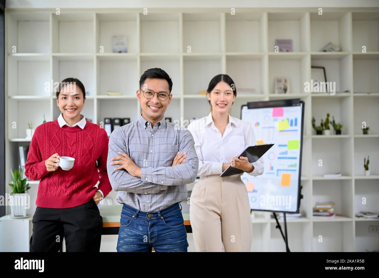Asian businesspeople hi-res stock photography and images - Alamy