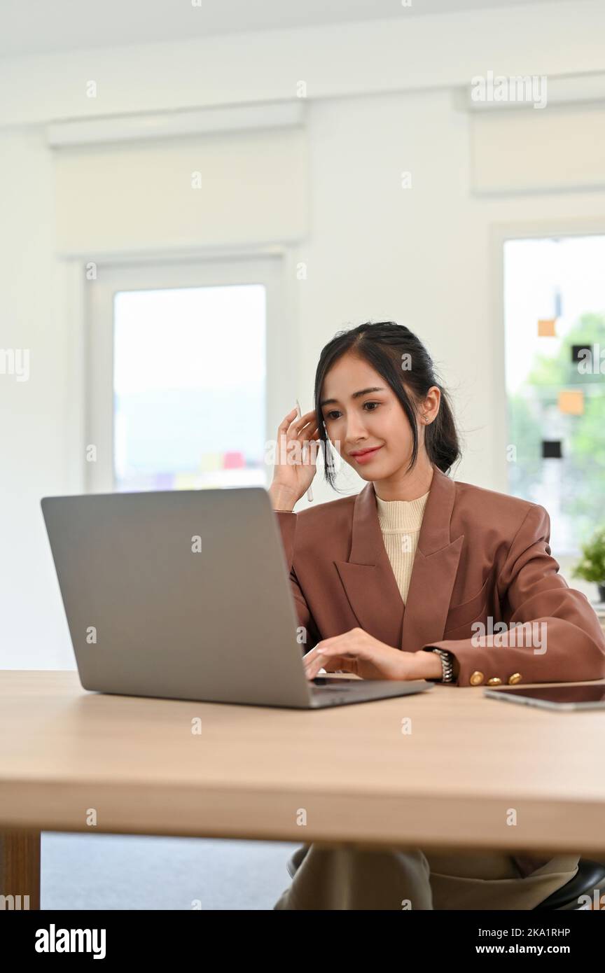 Portrait, Attractive young Asian businesswoman or female executive ...