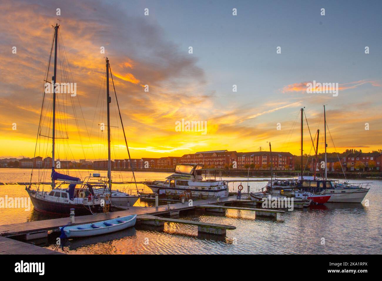 Preston. UK Weather, 31 Oct 2022. A warm sunny start to the day in the ...