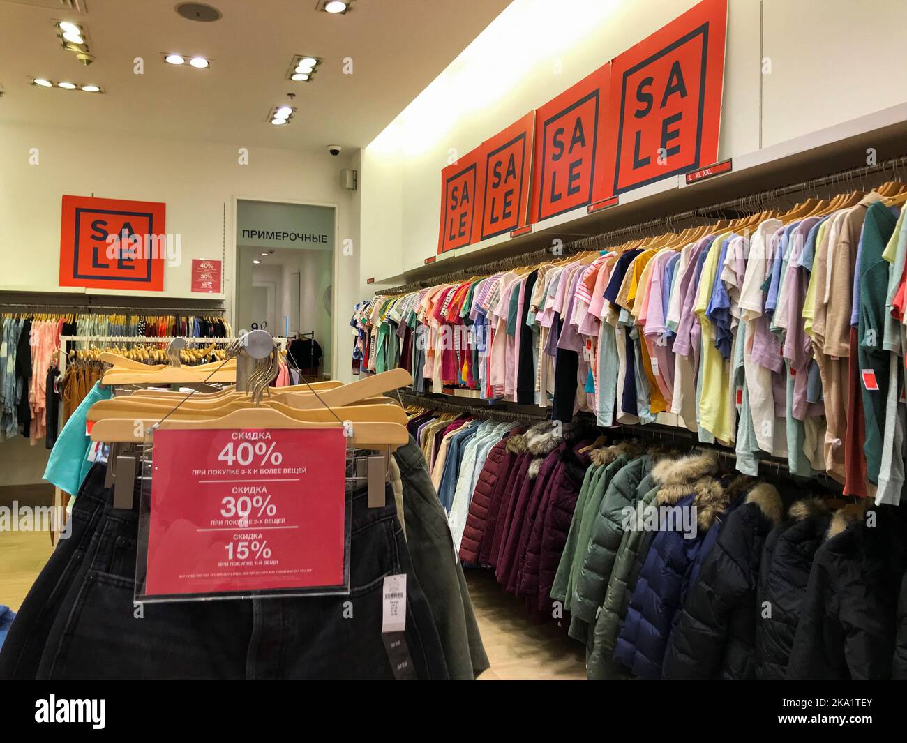Russia shopping 2022 hi-res stock photography and images - Alamy