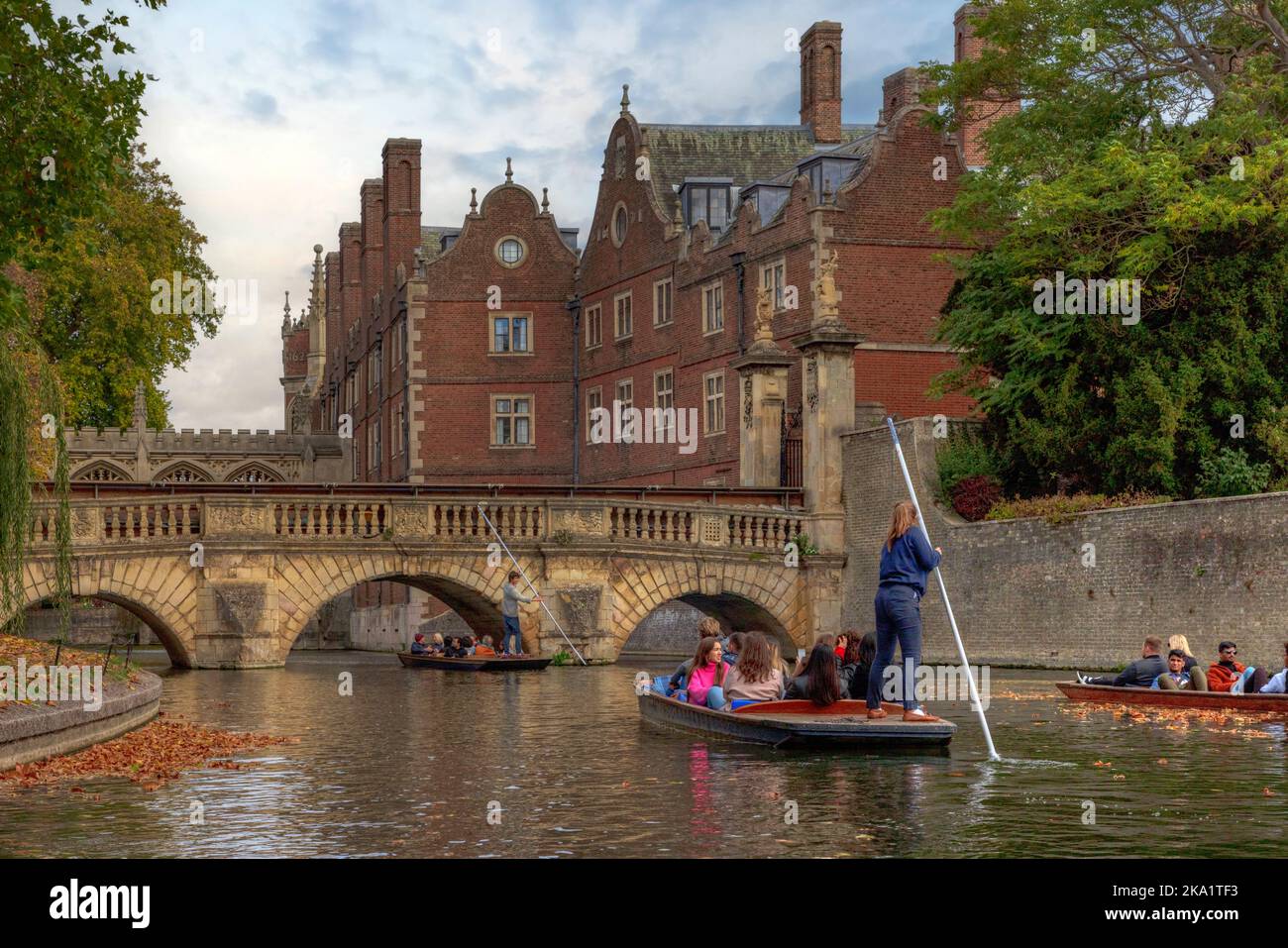 Cambridge river punting england großbritannien hi-res stock photography ...