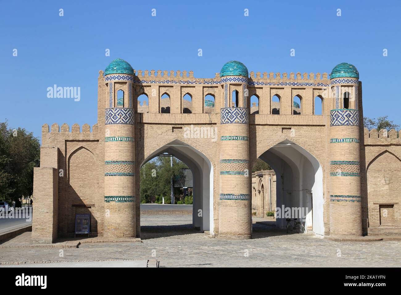 Qosha Darvoza (Twin Gate), Zargarlar Street, Dishon Kala (Outer ...