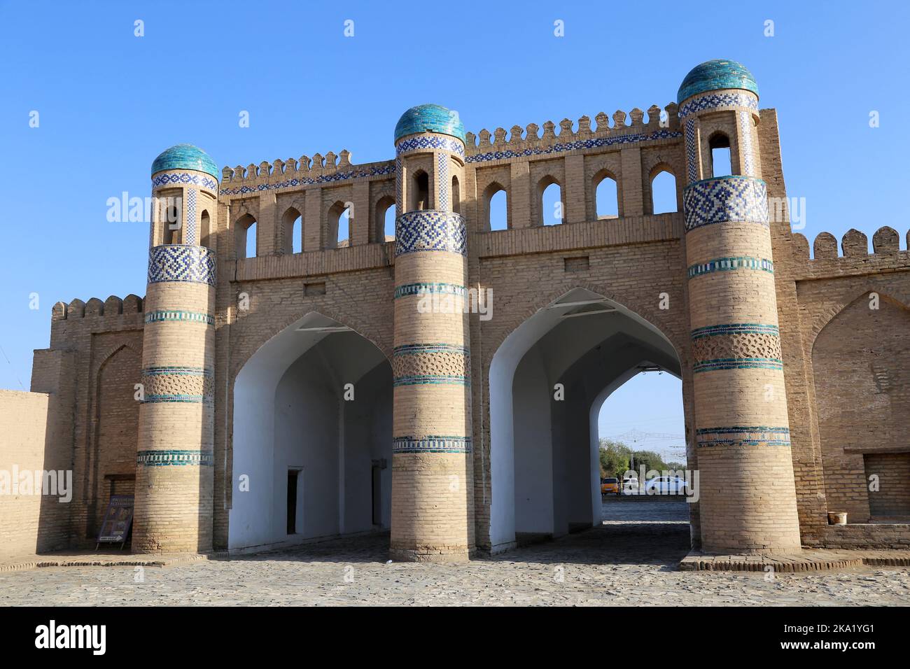 Qosha Darvoza (Twin Gate), Zargarlar Street, Dishon Kala (Outer ...
