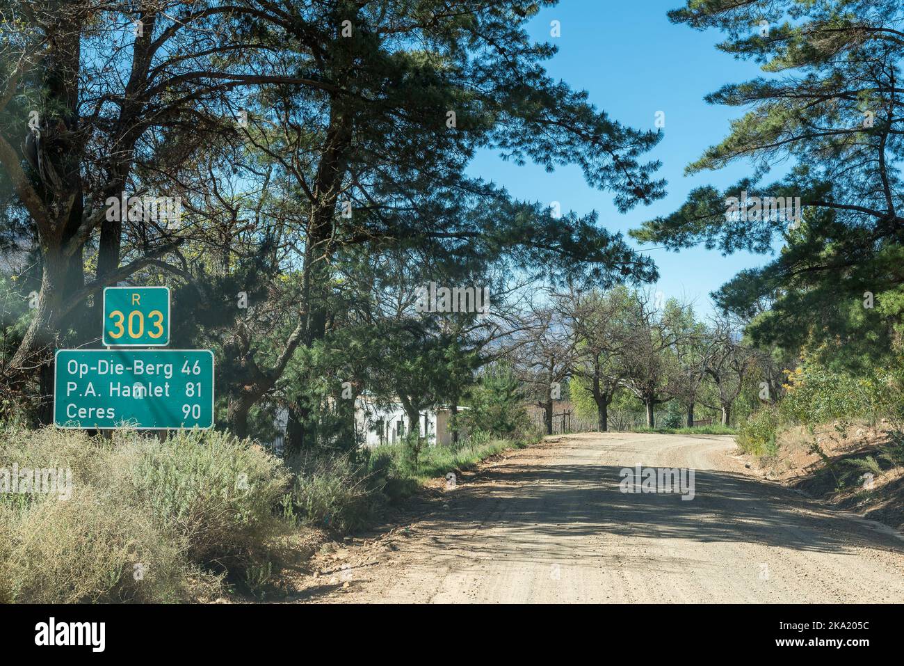 Distance road sign at Buffelshoek on road R303 in the Koue Bokkeveld ...