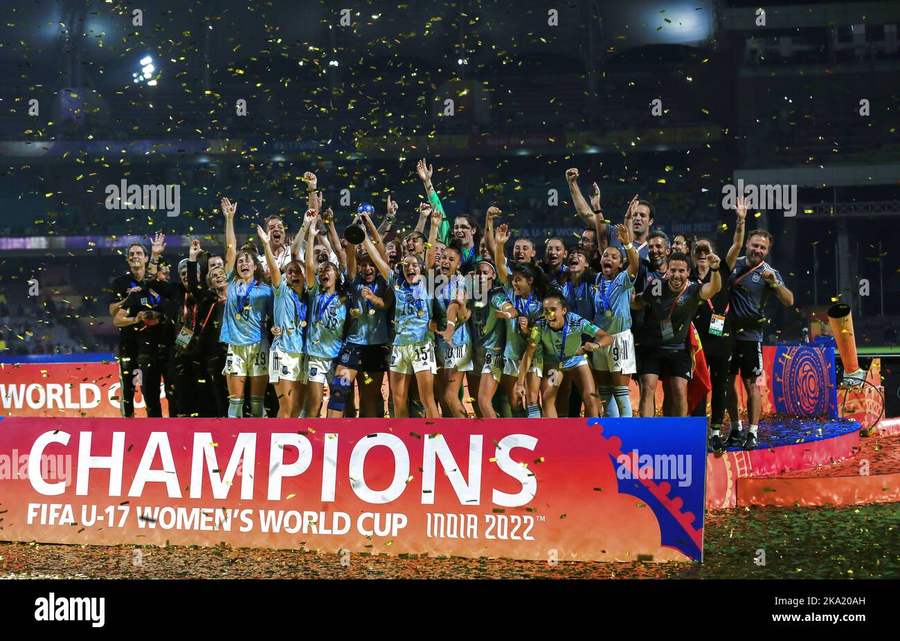 Navi Mumbai, India. 30th Oct, 2022. Team members of Spain celebrate on ...