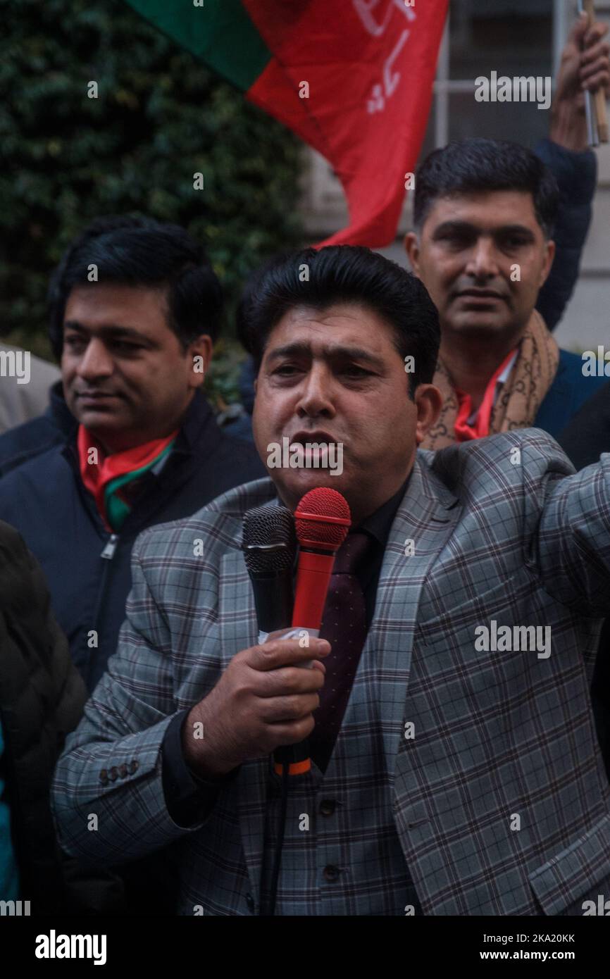 Supporters of Pakistan Tehreek-e-Insaf arrive at Avenfield House where ...