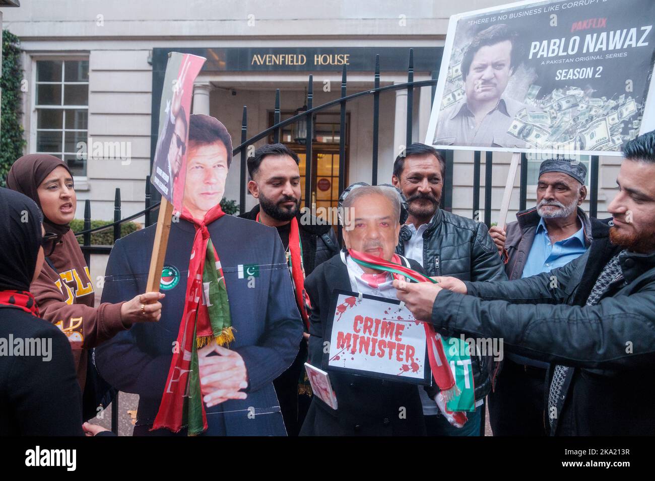 Supporters of Pakistan Tehreek-e-Insaf arrive at Avenfield House where ...