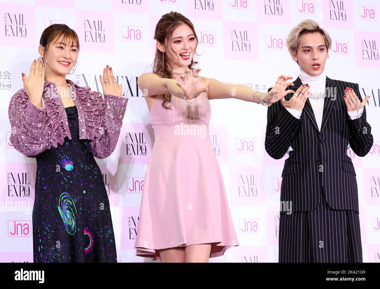 Tokyo, Japan. 31st Oct, 2022. (L-R) Japanese professional figure skater ...