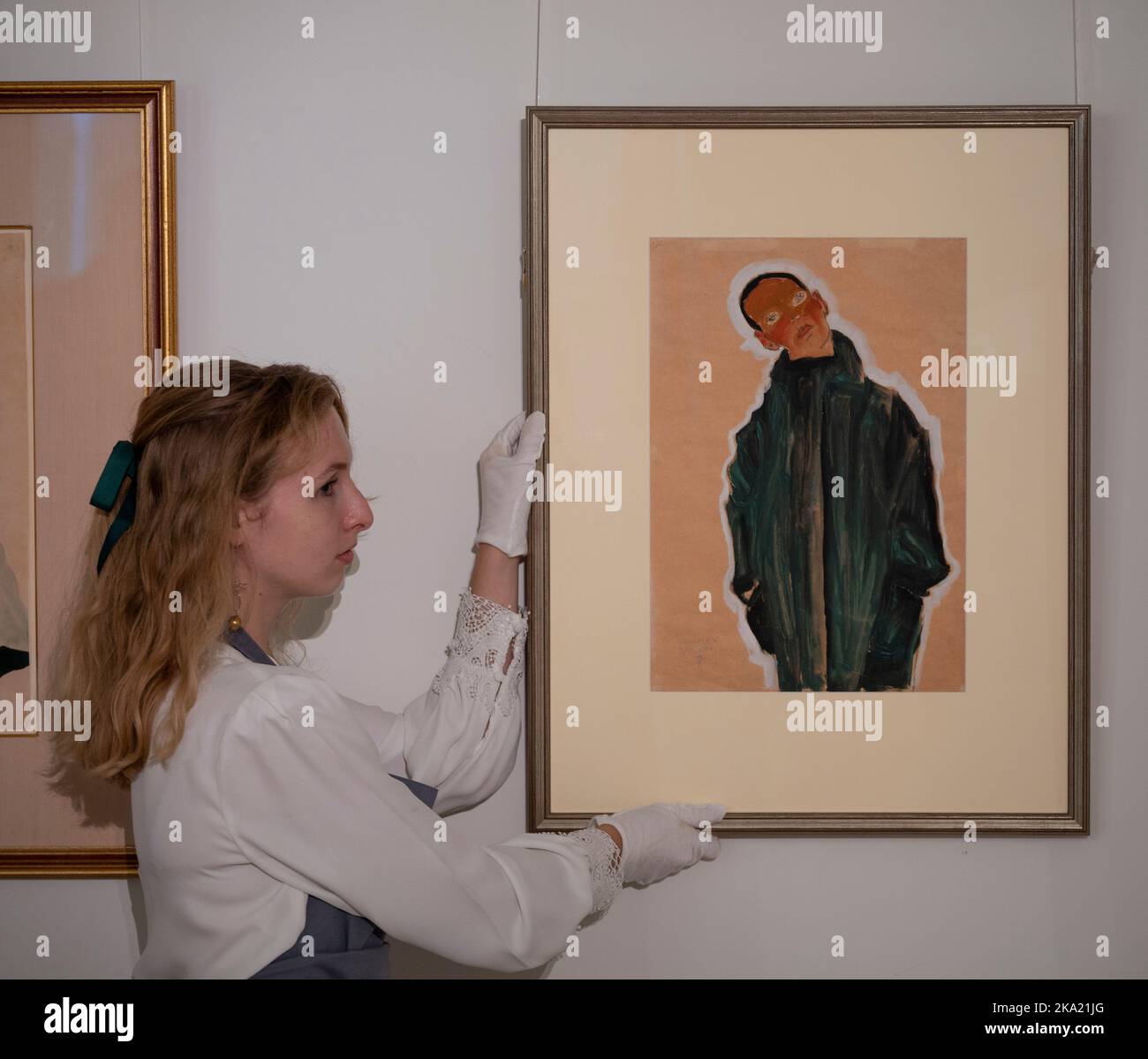 Junge im grunen mantel hi-res stock photography and images - Alamy