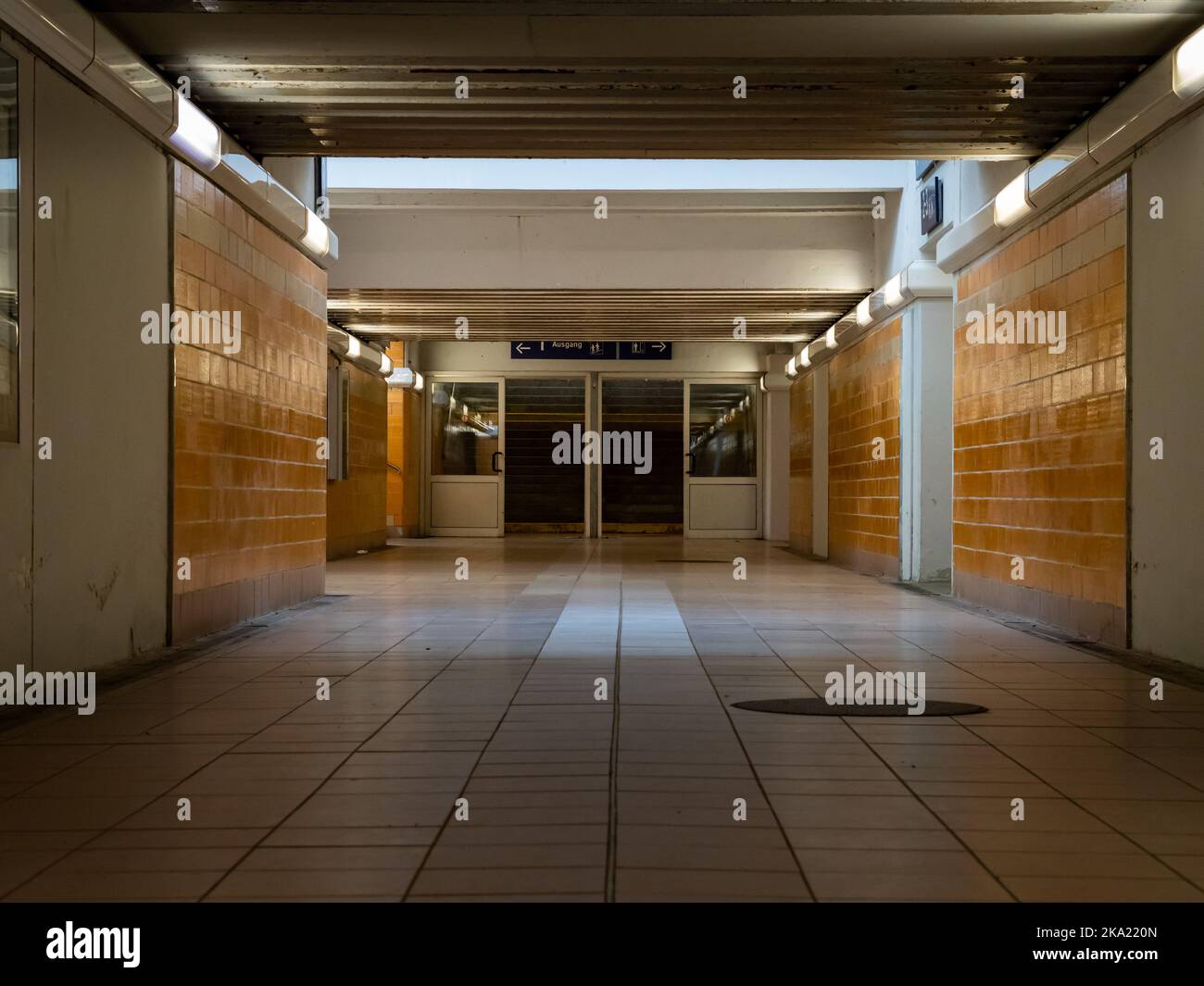 Old corridor in yellow hi-res stock photography and images - Alamy