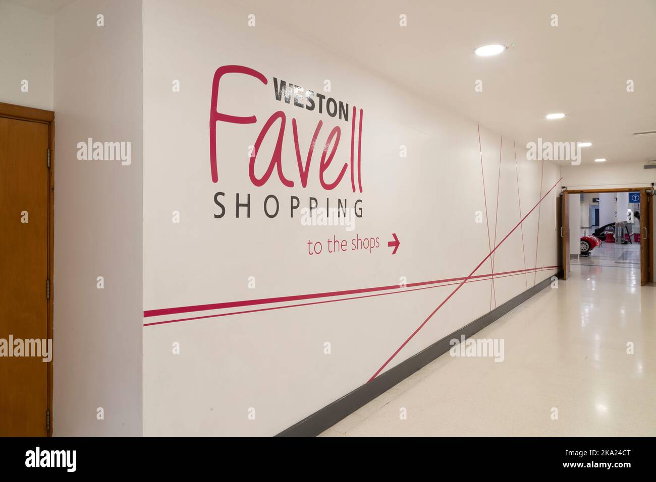 Walkway leading to Western Favell shopping centre, Northampton, England ...