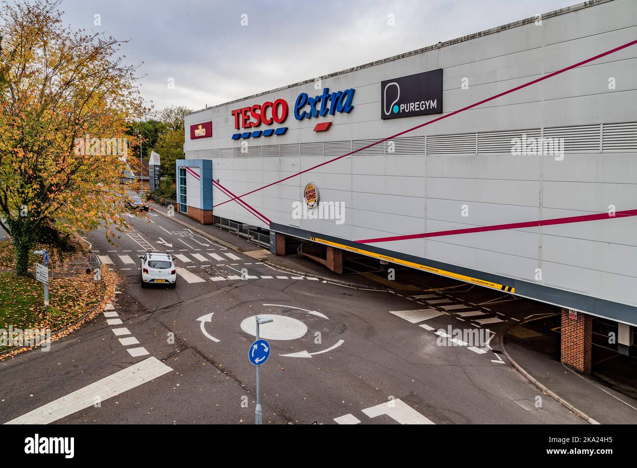 Road markings traffic roundabout hi-res stock photography and images ...