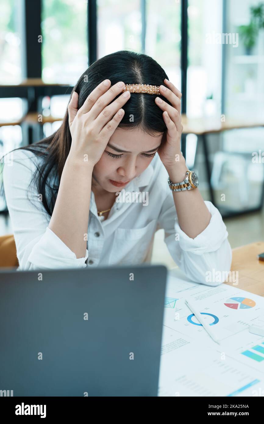 Anxious business hi-res stock photography and images - Alamy